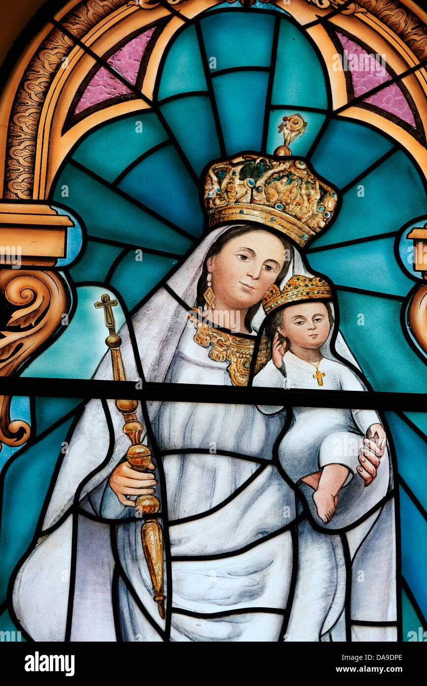 Jungfrau Maria Holding Baby Jesus Geburt Glasfenster in der Kirche La Matriz Cotacachi, Ecuador ...