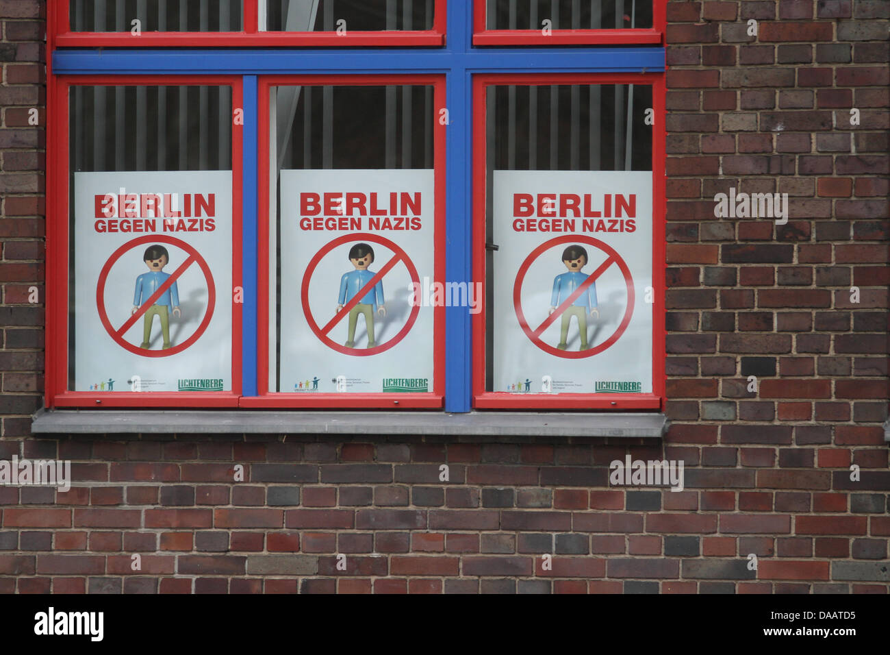 Npd poster -Fotos und -Bildmaterial in hoher Auflösung – Alamy