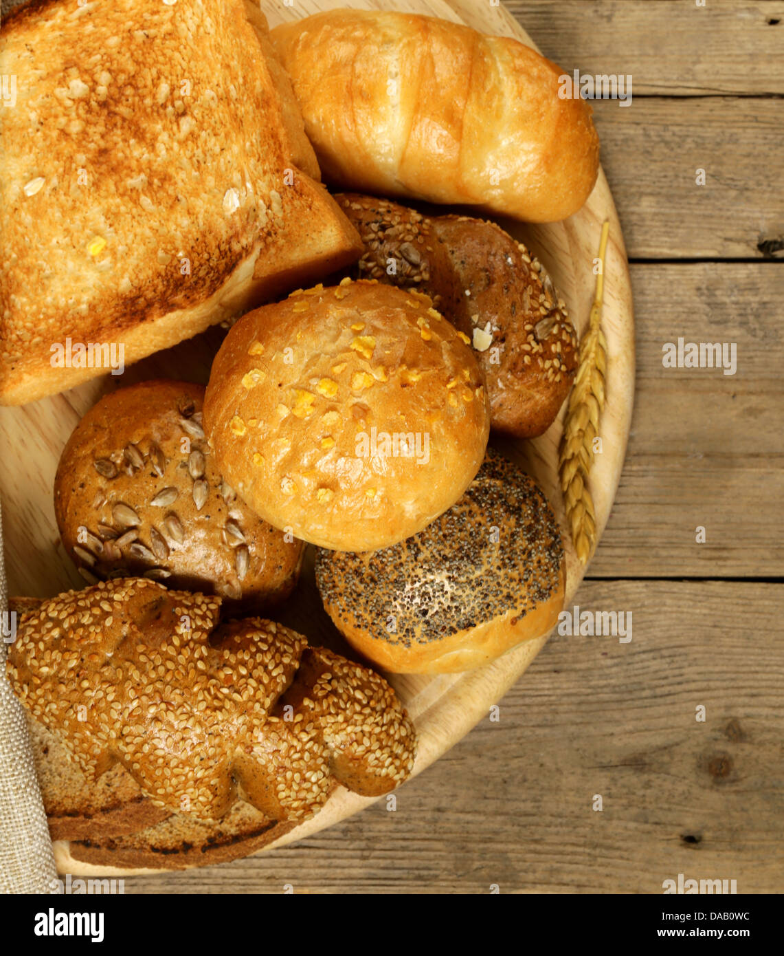 Verschiedene arten von brot roggenbrot -Fotos und -Bildmaterial in ...