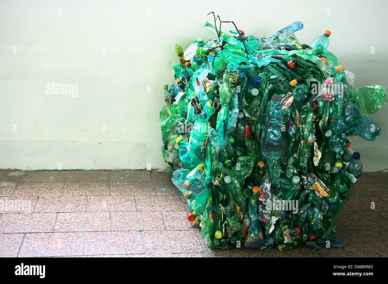 Gepresstes pet flaschen -Fotos und -Bildmaterial in hoher Auflösung – Alamy