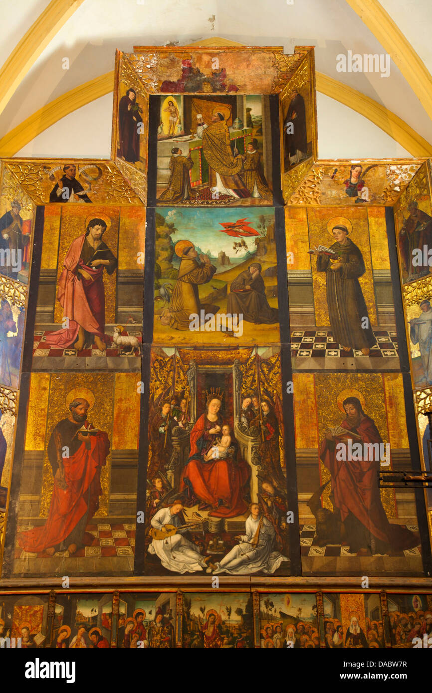 Innere der Kirche mit 16. Jahrhundert Triptychon, Nuestra Senora De Jesus, Ibiza, Spanien ...