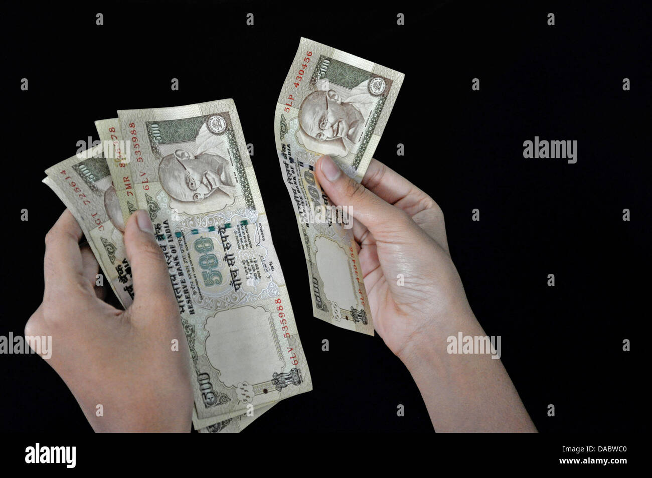 India cash counting -Fotos und -Bildmaterial in hoher Auflösung – Alamy