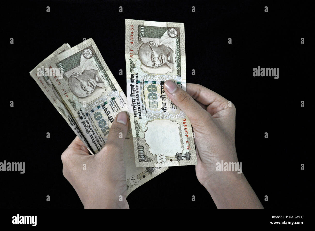 India cash counting -Fotos und -Bildmaterial in hoher Auflösung – Alamy