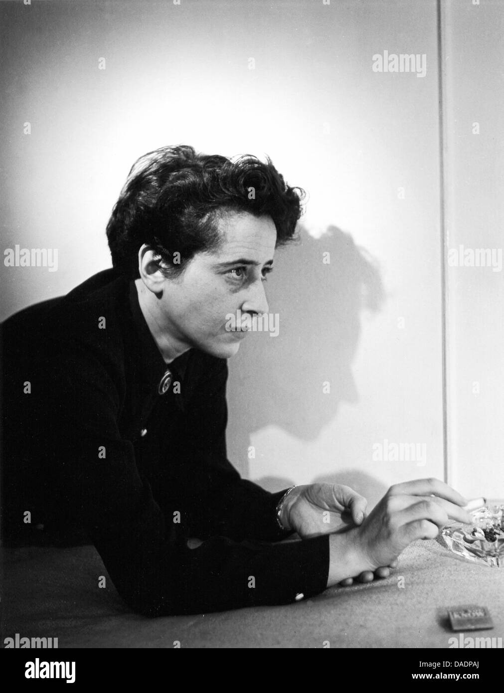 Hannah Arendt im Jahr 1944. Porträt von Fotograf Fred Stein (1909 ...