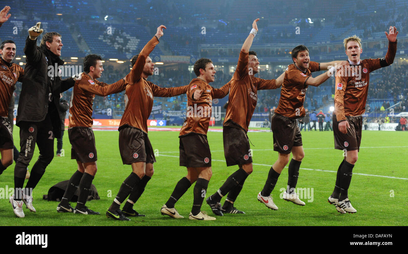 Fc st. pauli fans -Fotos und -Bildmaterial in hoher Auflösung - Seite 2 ...