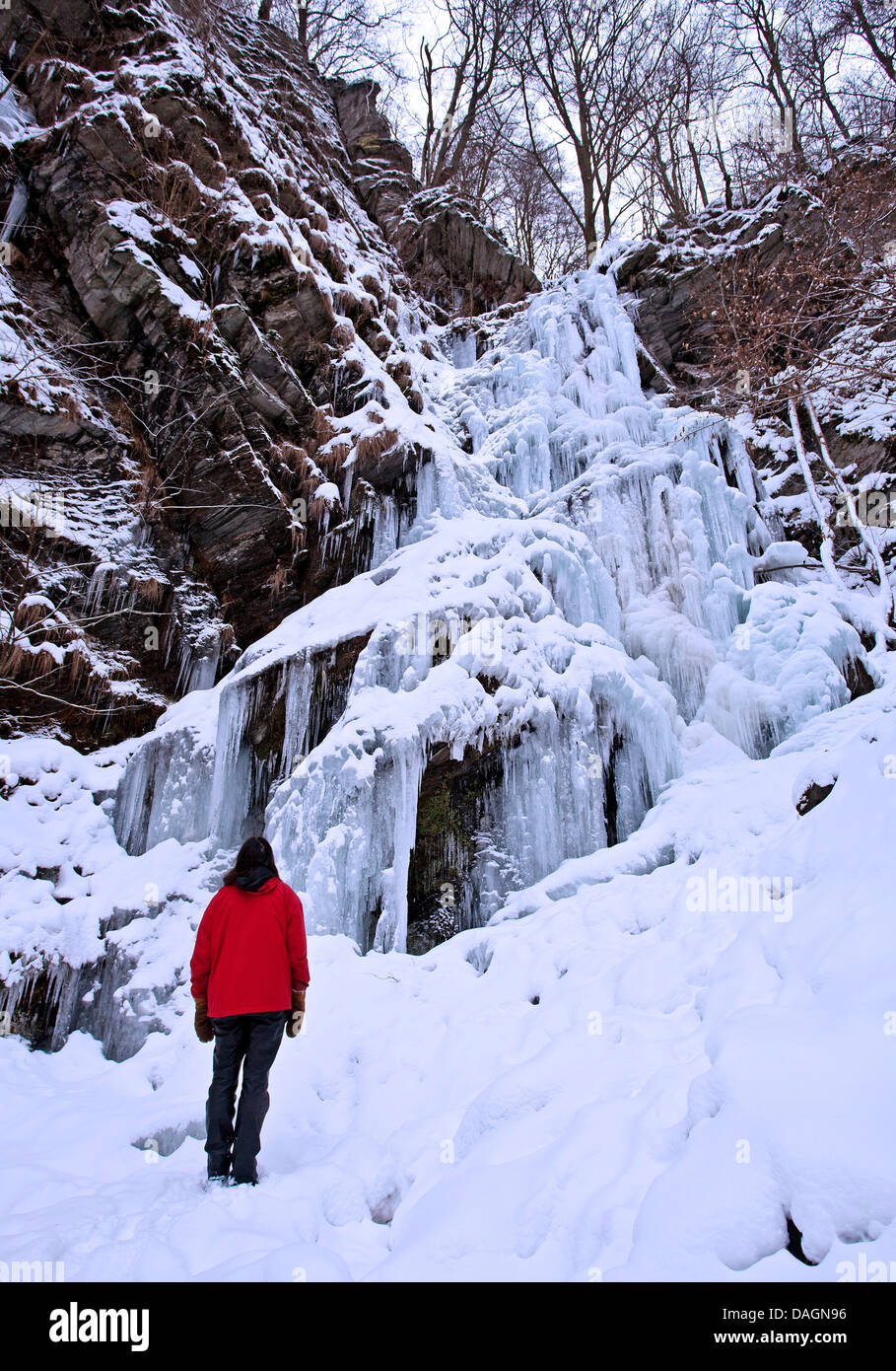 Gefrorener wasserfall plaesterlegge -Fotos und -Bildmaterial in hoher ...