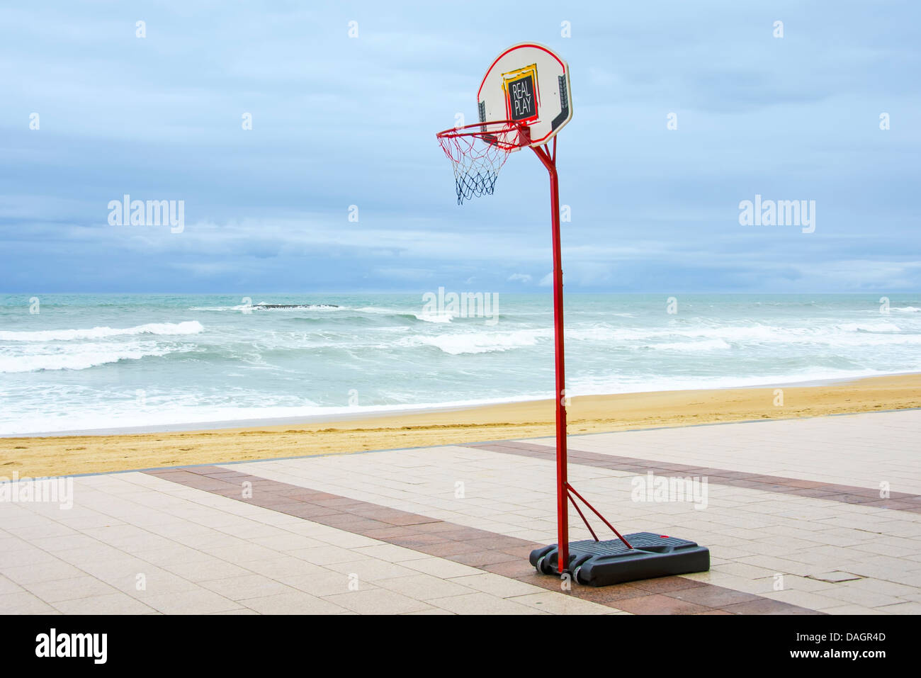 Basketball am strand -Fotos und -Bildmaterial in hoher Auflösung – Alamy