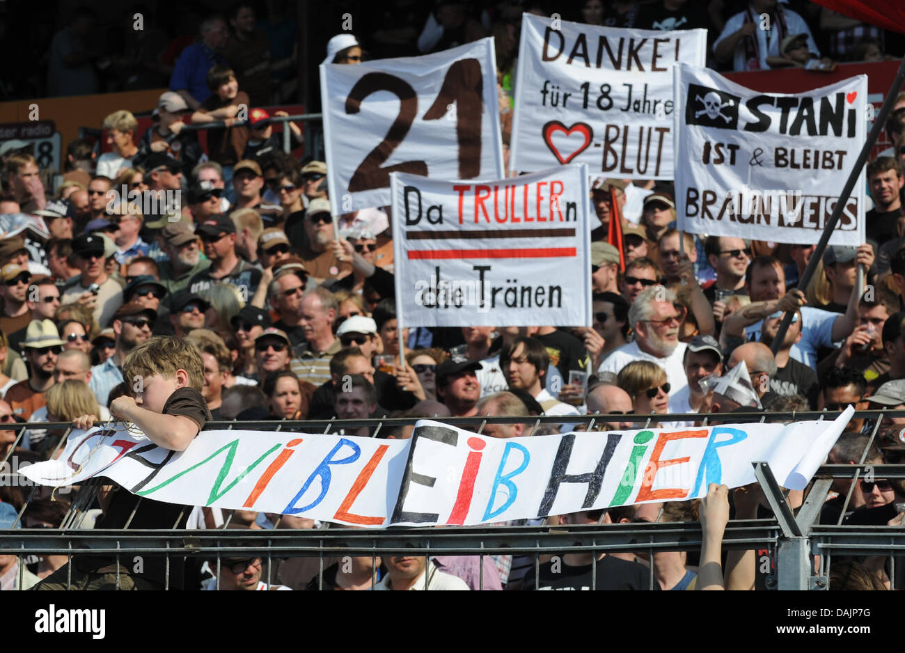 Fc st. pauli fans -Fotos und -Bildmaterial in hoher Auflösung - Seite 2 ...