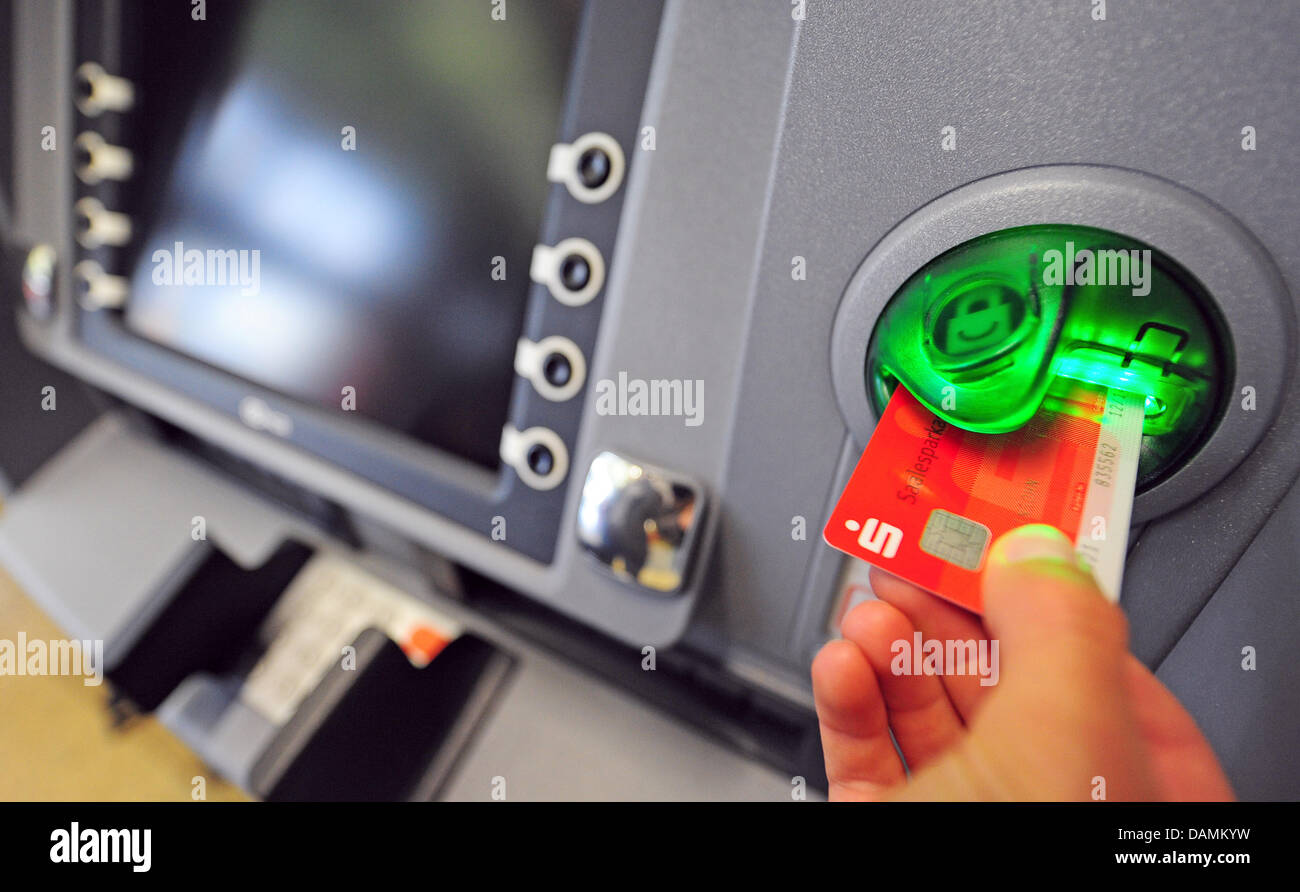Ec card cash machine -Fotos und -Bildmaterial in hoher Auflösung – Alamy