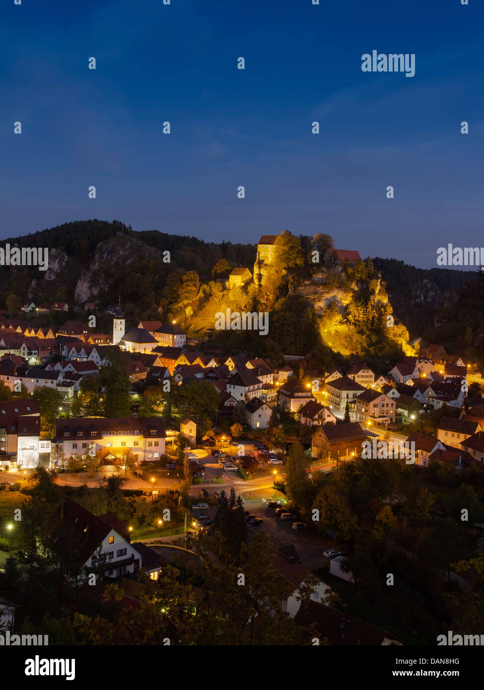 Schloss und stadt pottenstein -Fotos und -Bildmaterial in hoher ...