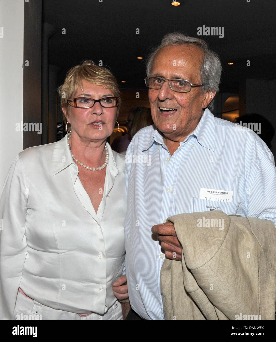 Kabarettist, Schauspieler und Autor Dieter Hildebrandt und seine Frau ...