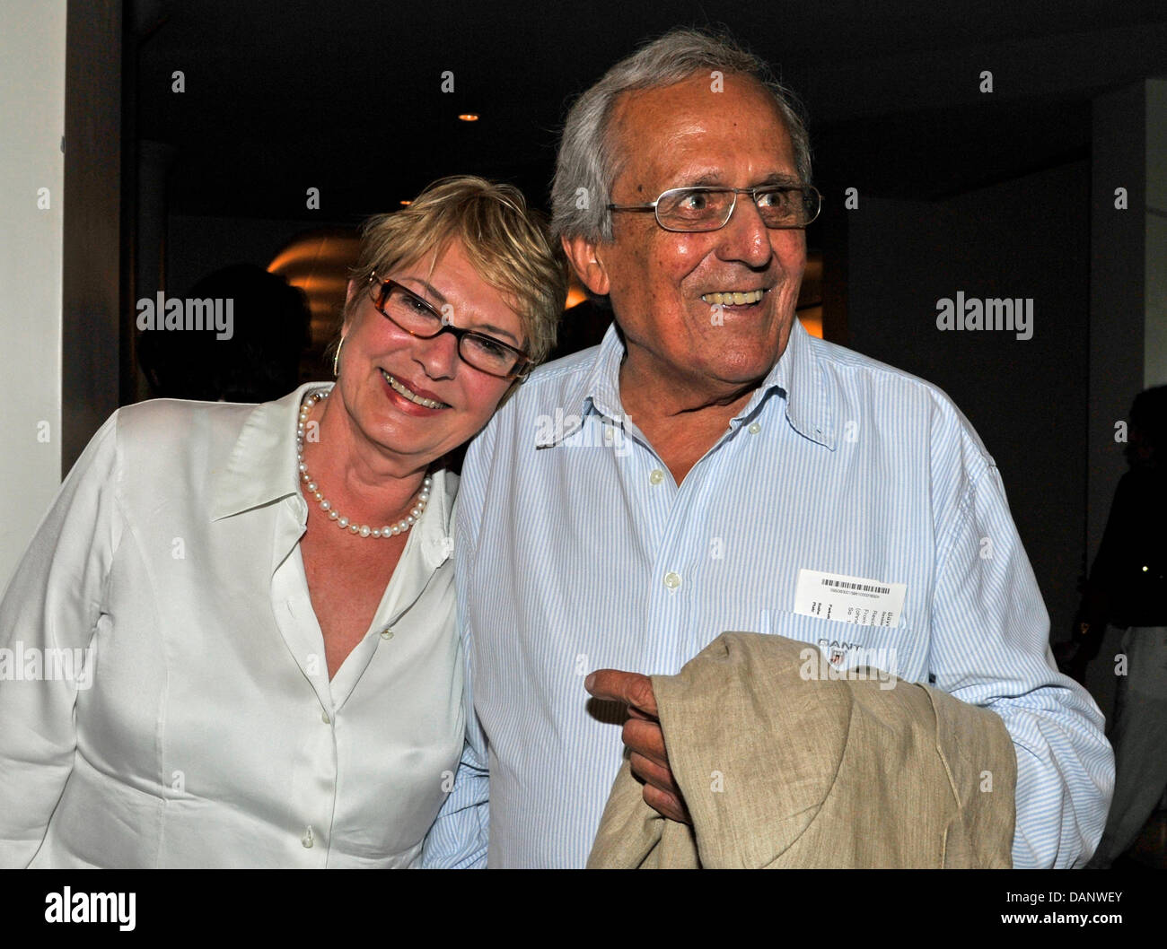 Kabarettist, Schauspieler und Autor Dieter Hildebrandt und seine Frau ...