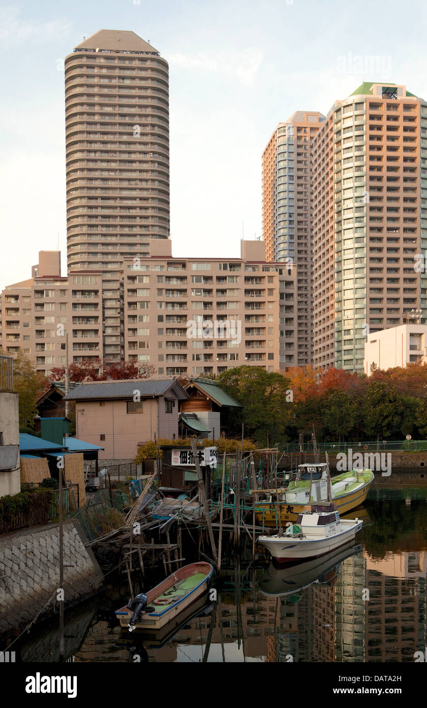 Altes Viertel in Tokio mit neuen Gebaeuden Stockfotografie - Alamy