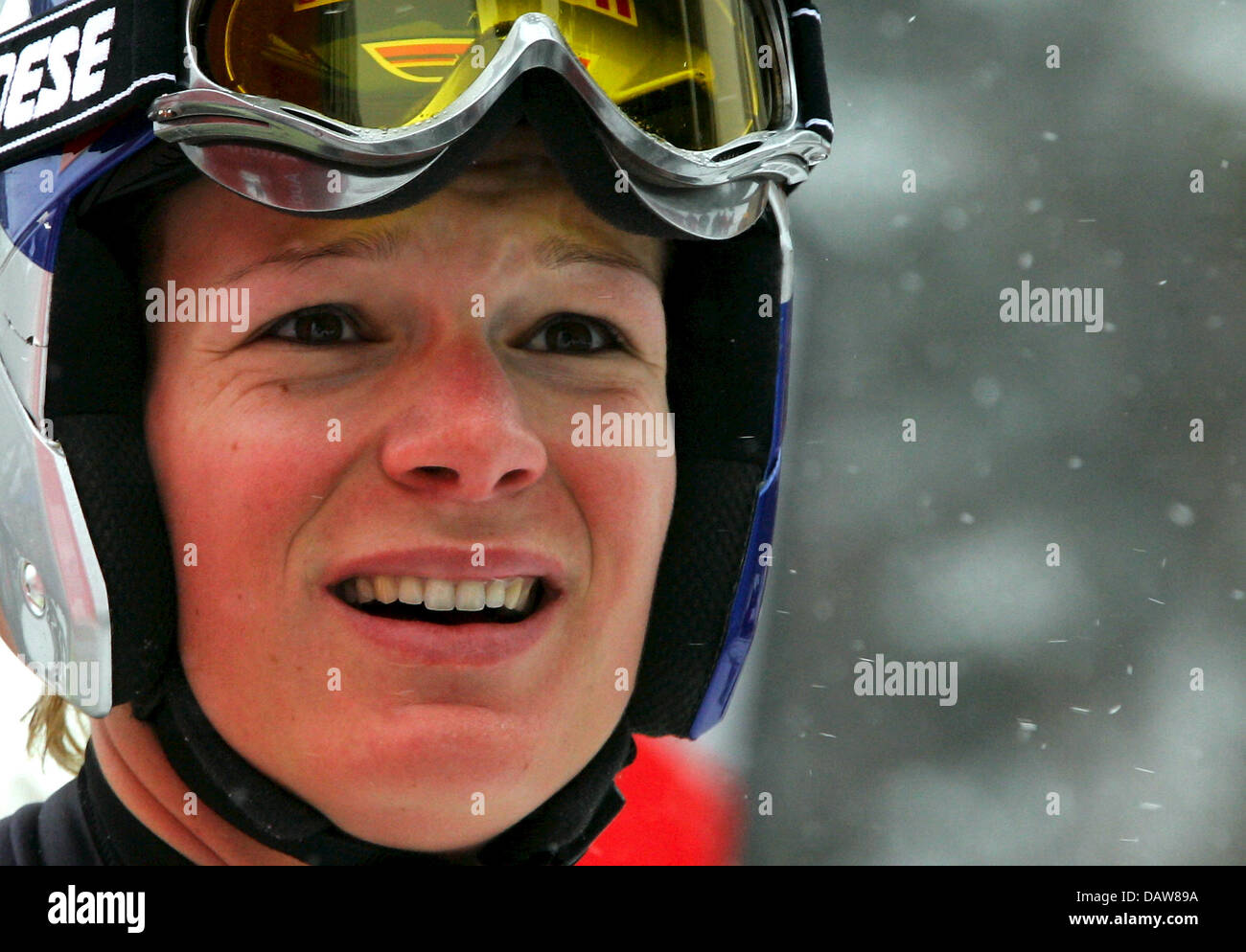Deutsche Skifahrerin Maria Riesch sucht auf der Anzeigetafel nach ihr ...