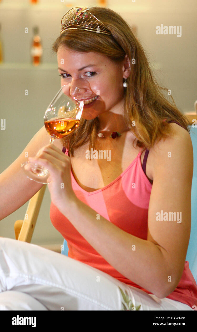 Deutsche Weinkönigin Stockfotos und -bilder Kaufen - Alamy