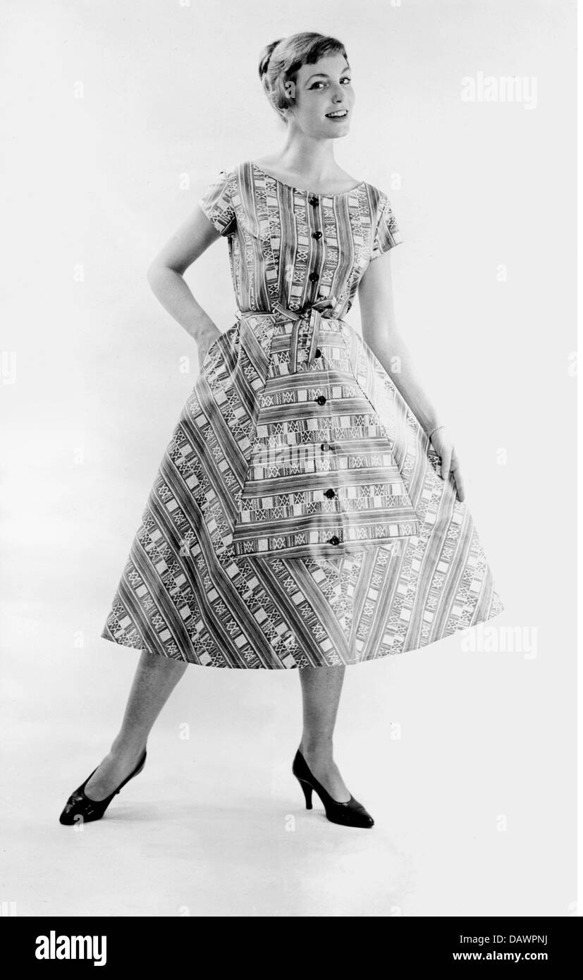60er jahre kleid -Fotos und -Bildmaterial in hoher Auflösung – Alamy