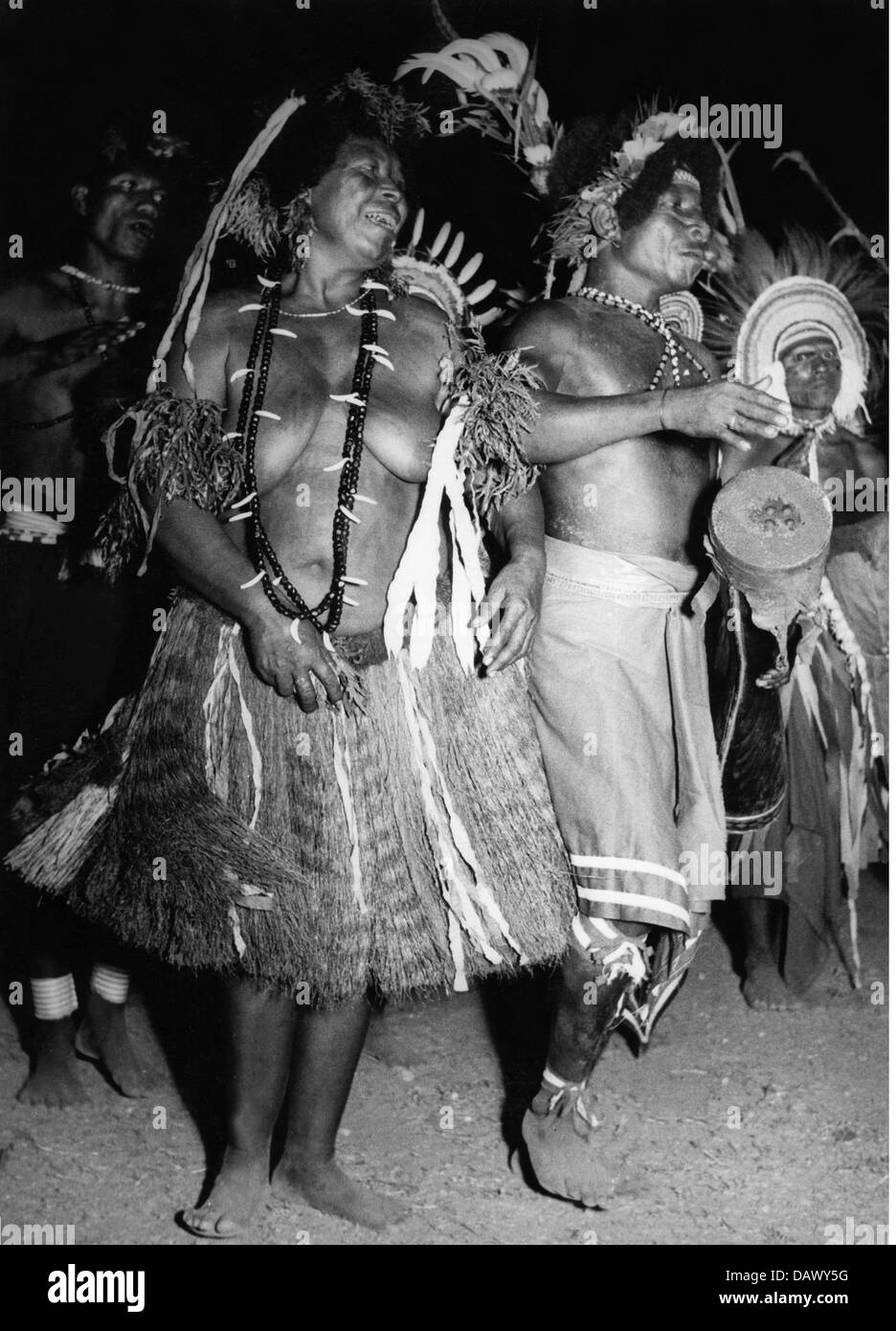 Tanzende menschen aus den 1950er jahren -Fotos und -Bildmaterial in ...