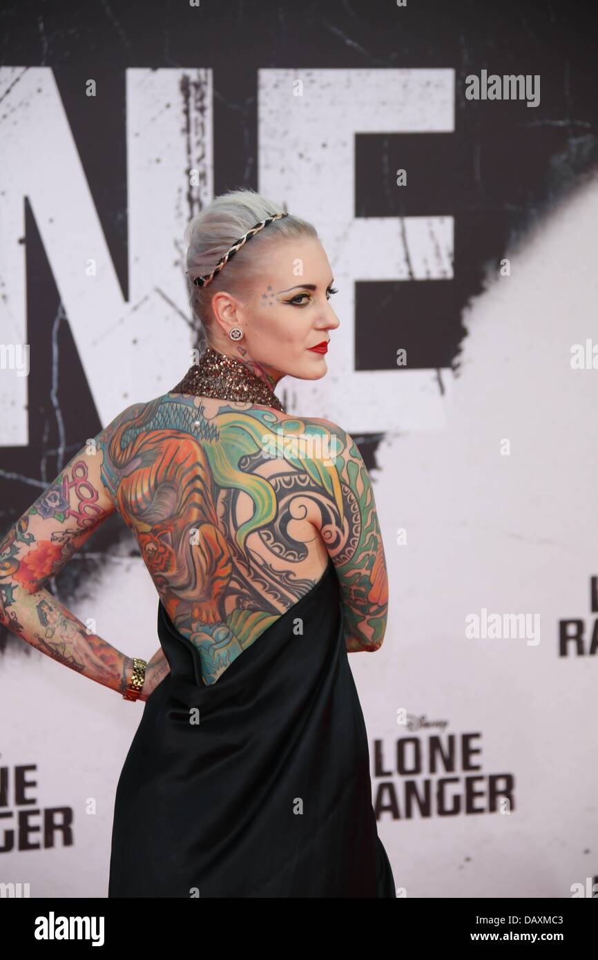 Berlin, Deutschland. 19. Juli 2013. Tattoo-Model Lexy Hell besucht die ...