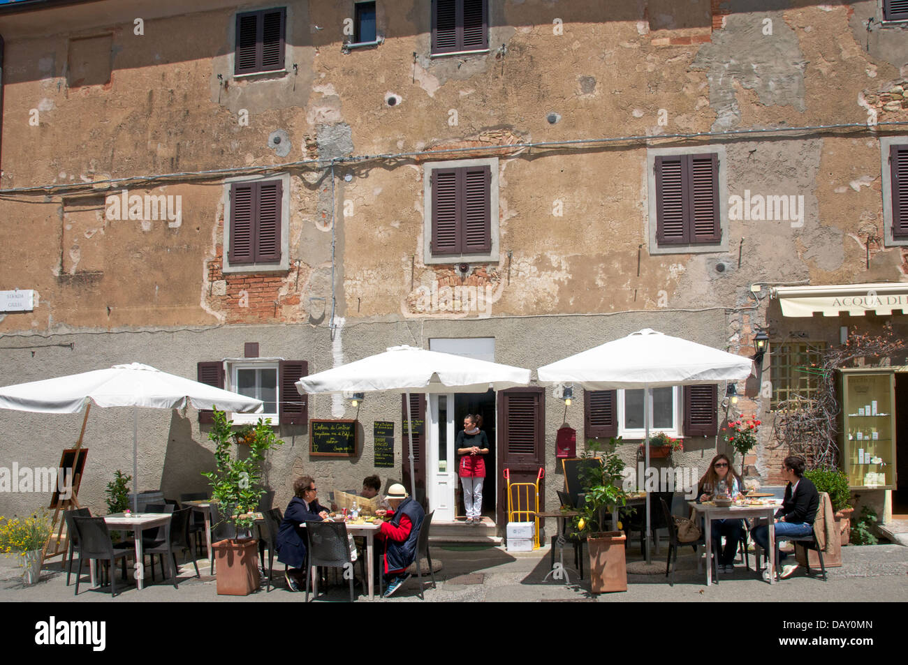 Open air restaurants -Fotos und -Bildmaterial in hoher Auflösung – Alamy
