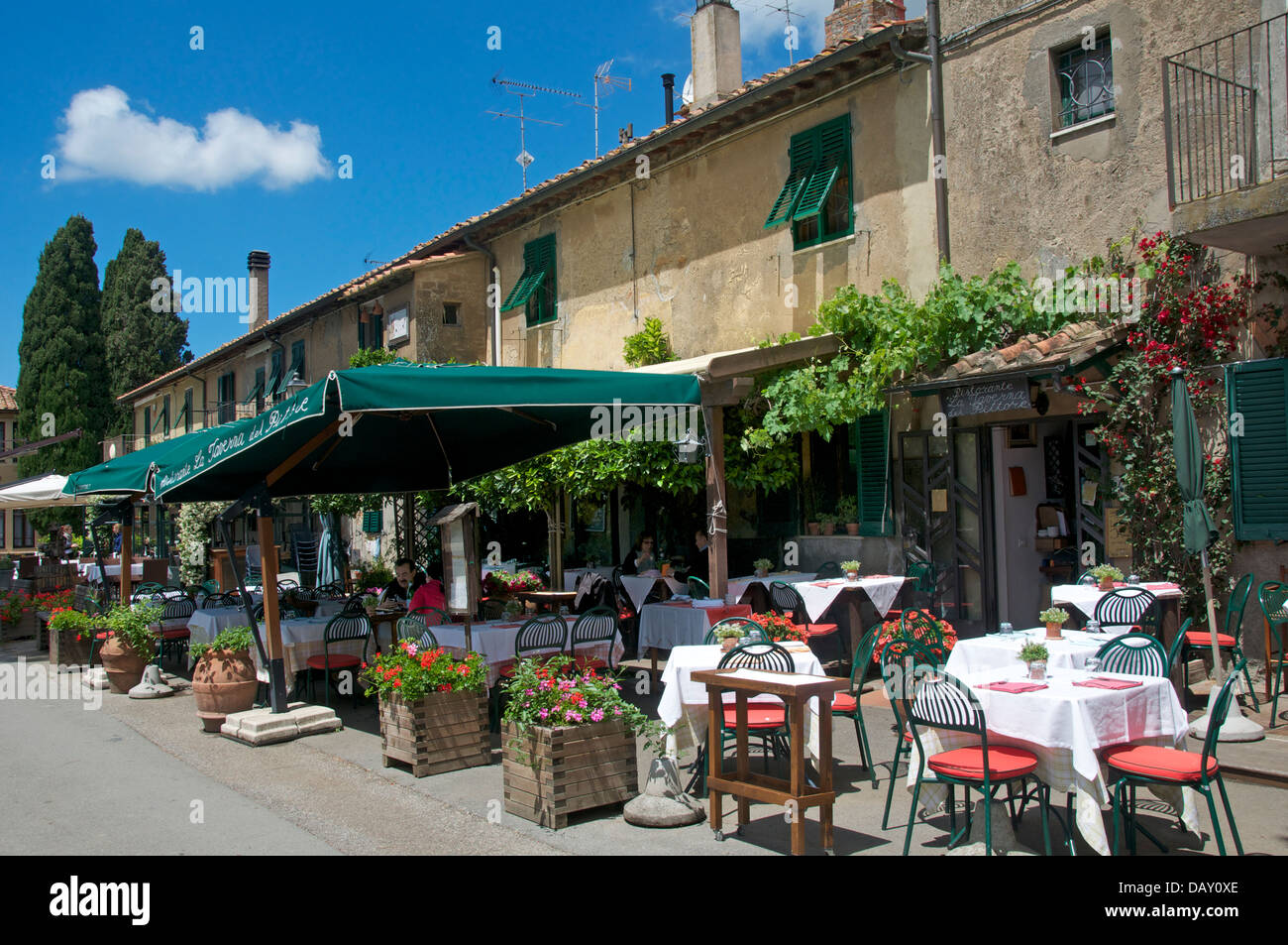 Open-Air-Restaurants Bolgheri Toskana Italien Stockfotografie - Alamy