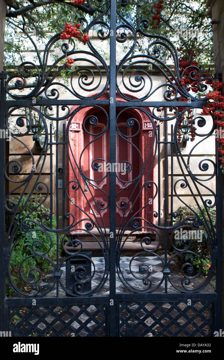 Charleston schmiedeeisernes tor -Fotos und -Bildmaterial in hoher ...