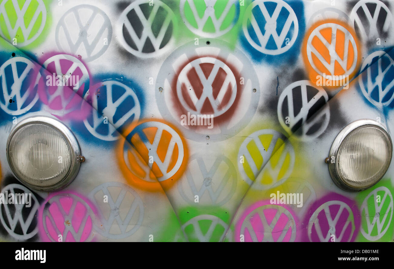 Multicolor vw im kreis auf der vorderseite gemalt -Fotos und ...