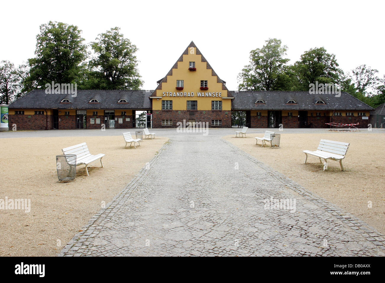 Das Bild zeigt das Strandbad Wannsee (Lido) auf der Insel ...