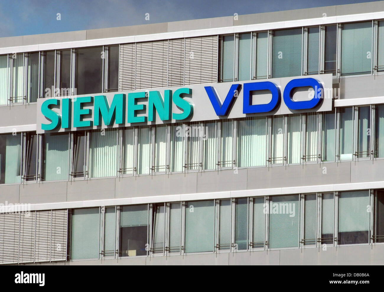 Das Bild zeigt das Hauptquartier der Automobilzulieferer Siemens VDO in Regensburg, Deutschland ...