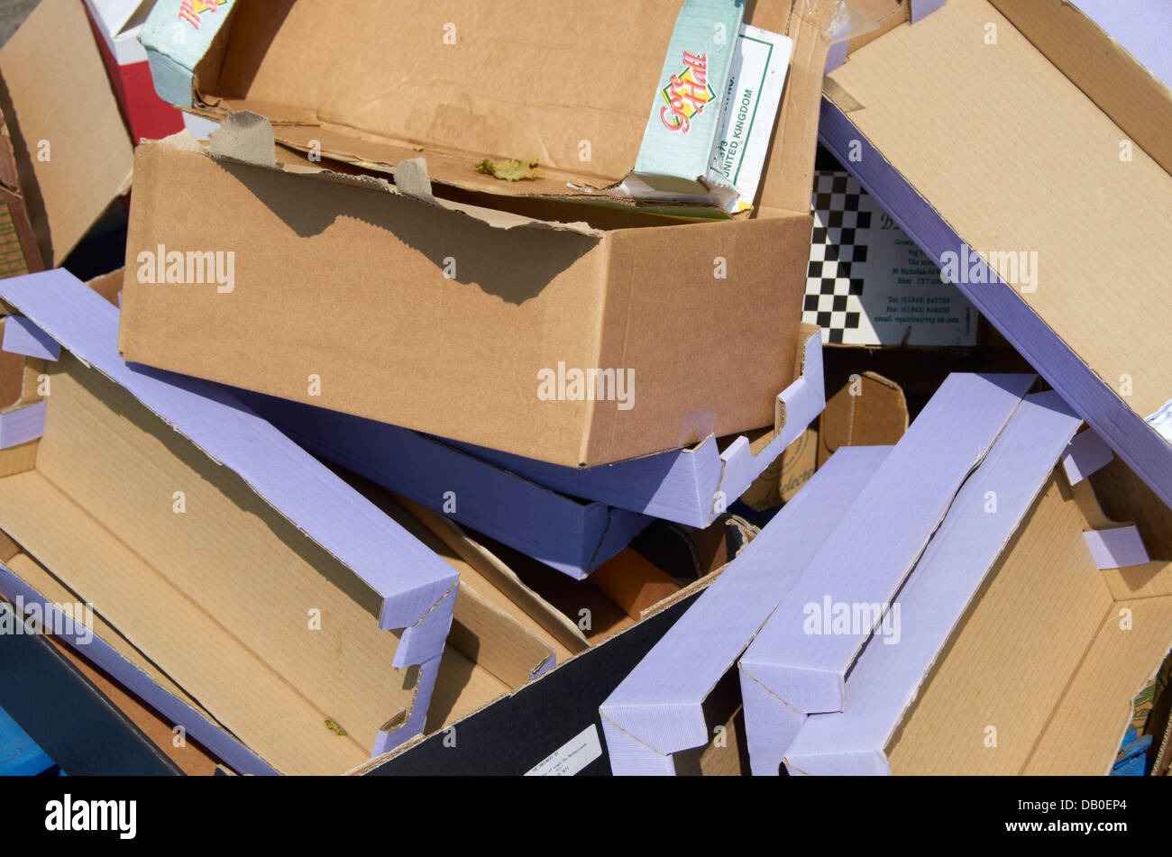 Karton müll -Fotos und -Bildmaterial in hoher Auflösung – Alamy