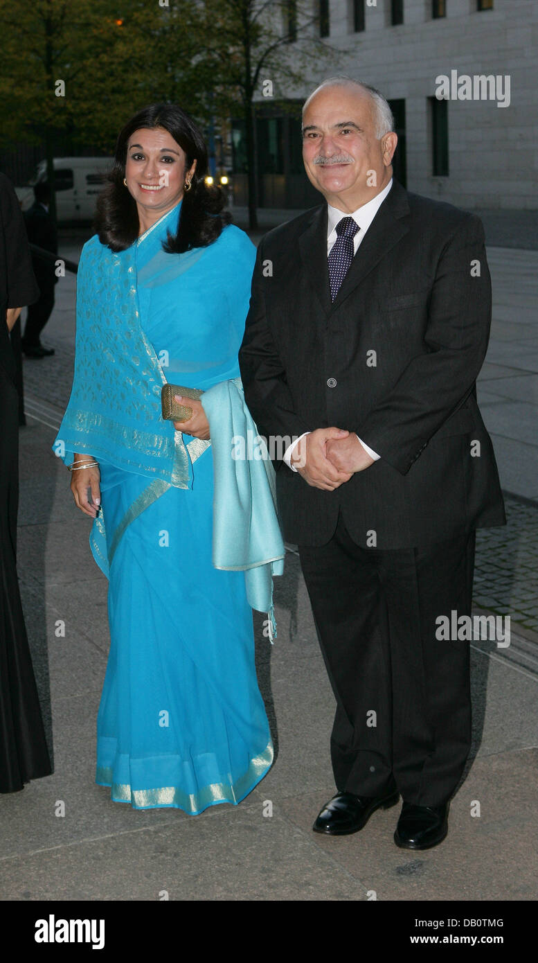 Prince hassan of jordan -Fotos und -Bildmaterial in hoher Auflösung – Alamy