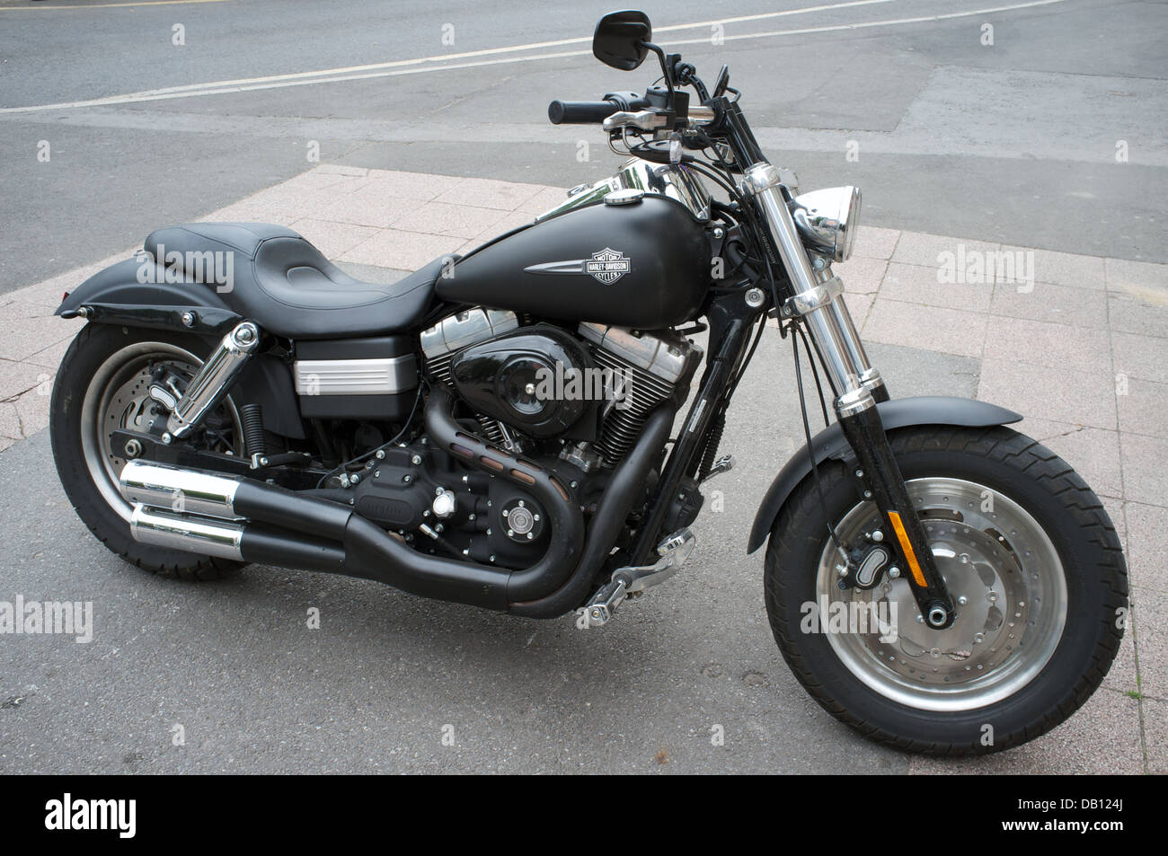 Harley davidson motorbike -Fotos und -Bildmaterial in hoher Auflösung ...