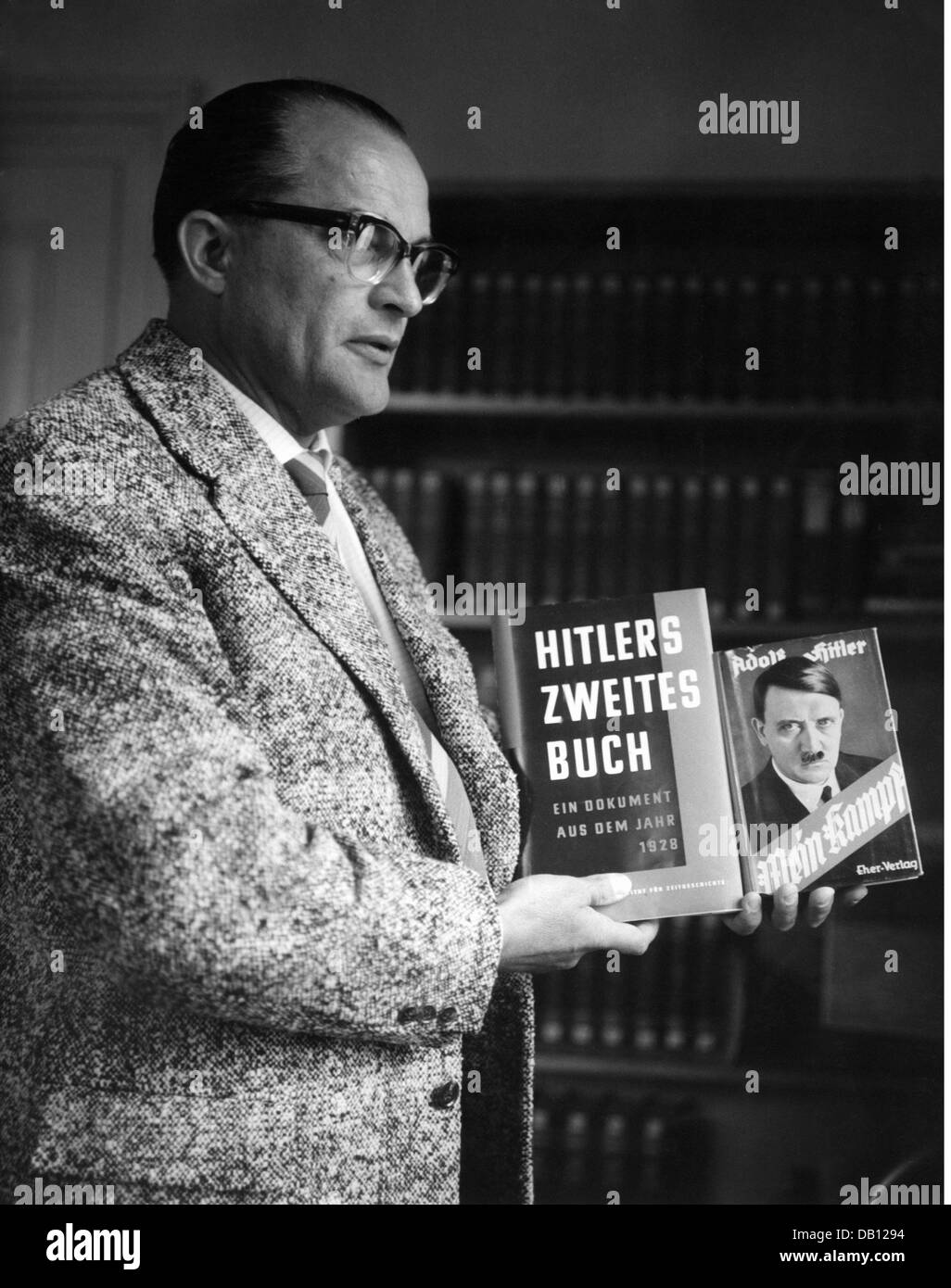 Mein kampf buch von adolf hitler -Fotos und -Bildmaterial in hoher ...