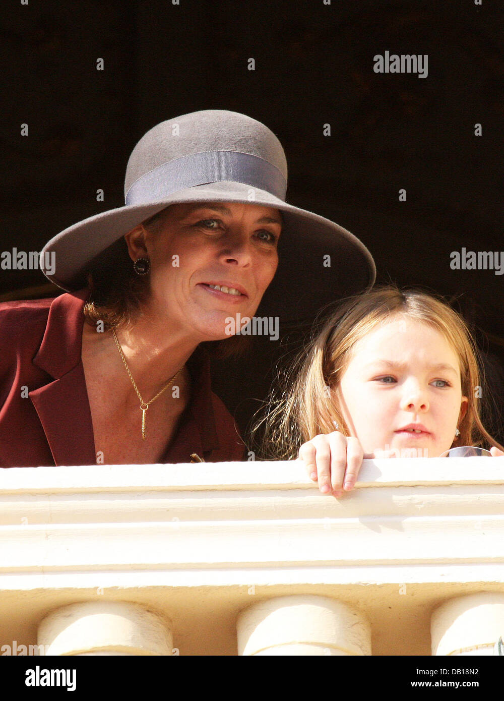 Prinzessin Caroline von Monaco und Hannover (L) und ihre Tochter ...