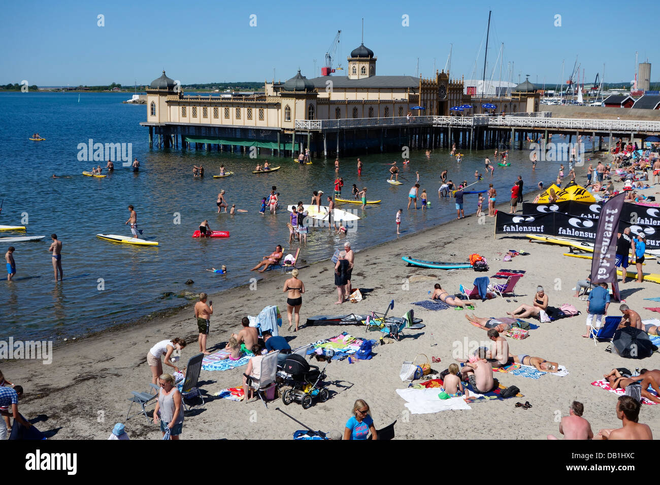 Beach with bathhouse -Fotos und -Bildmaterial in hoher Auflösung – Alamy