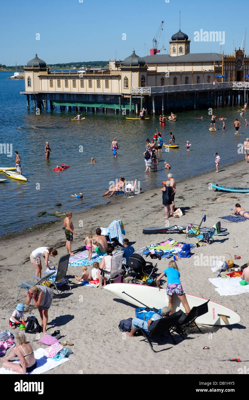 Beach with bathhouse -Fotos und -Bildmaterial in hoher Auflösung – Alamy