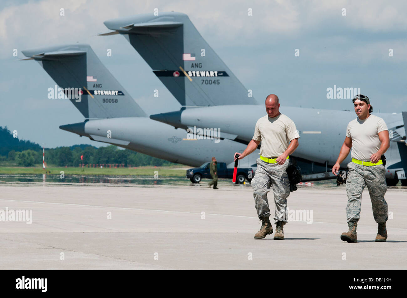 New Jersey Air National Guard Senior Airman David Heitman und Staff Sgt ...