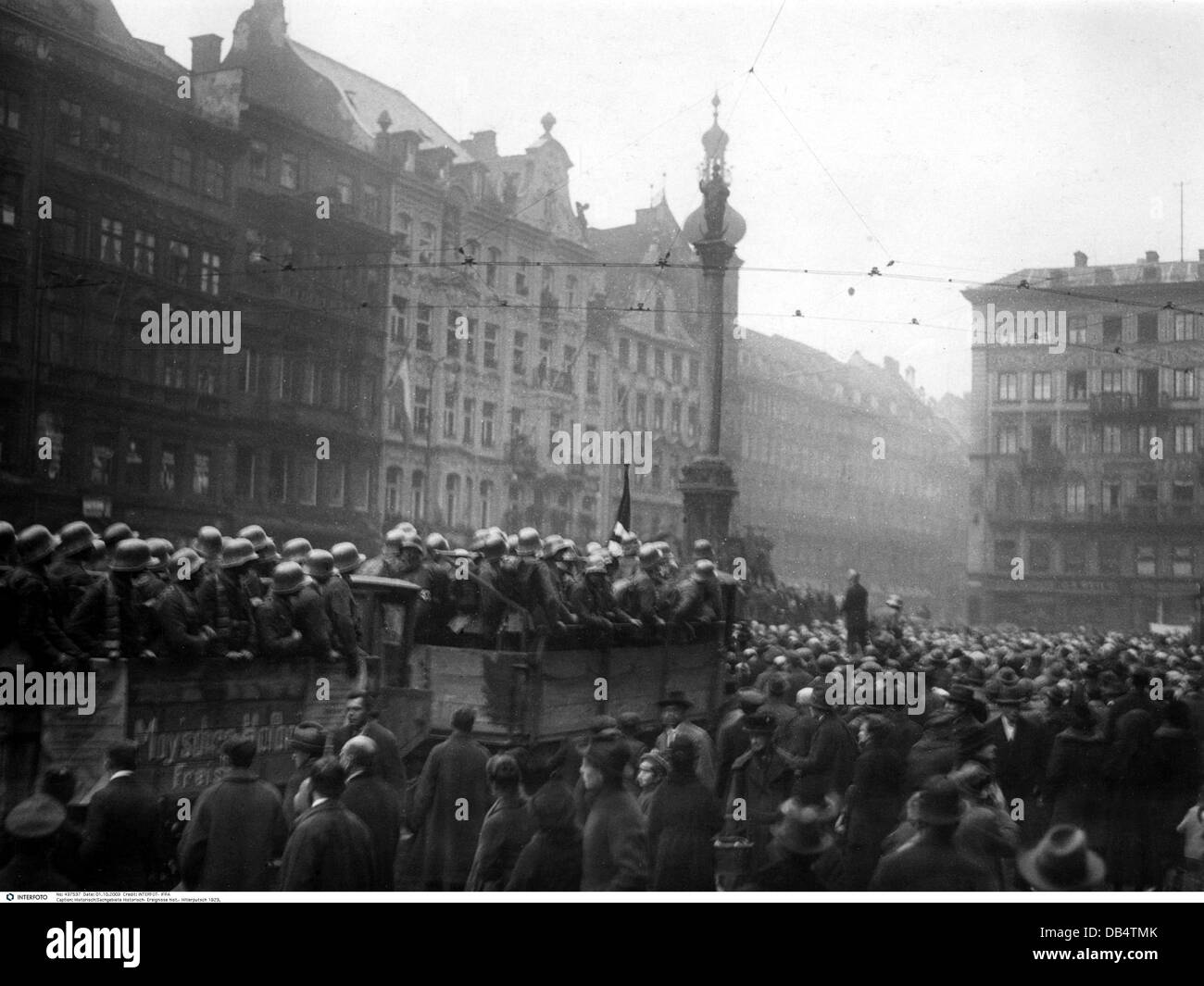 Hitler Marienplatz Munich Stockfotos & Hitler Marienplatz Munich Bilder ...