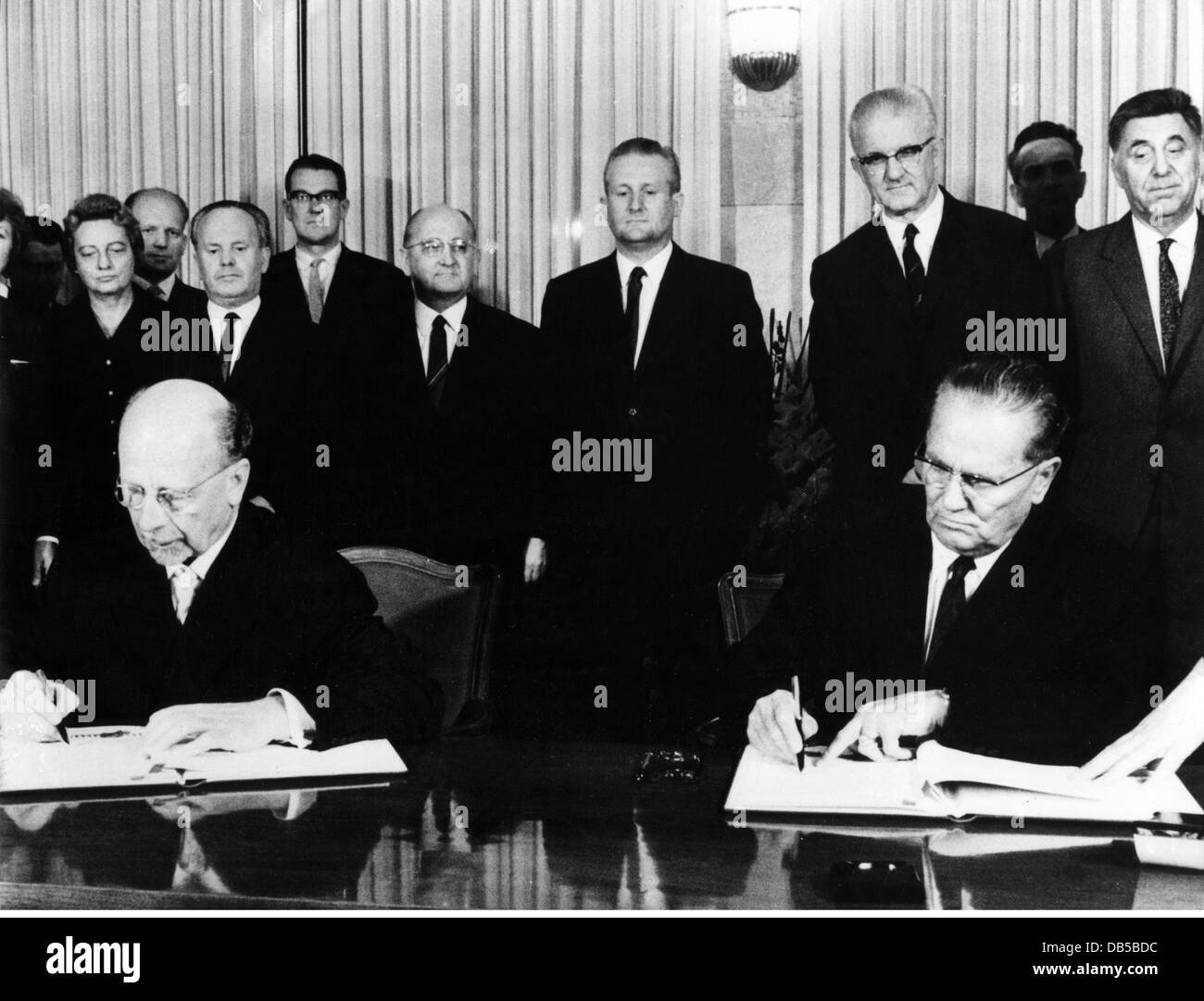 Josip broz tito -Fotos und -Bildmaterial in hoher Auflösung - Seite 10 ...