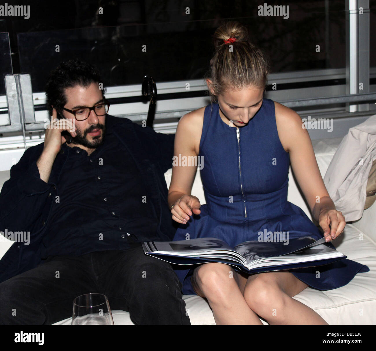 Adam kimmel and leelee sobieski -Fotos und -Bildmaterial in hoher Auflösung – Alamy