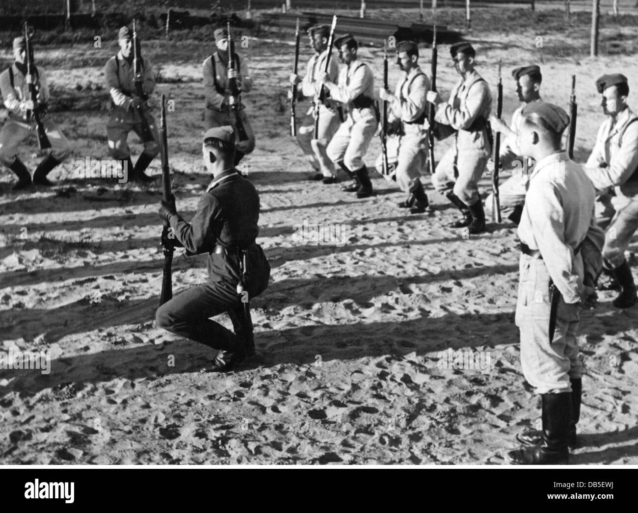 Rekruten wehrmacht drill -Fotos und -Bildmaterial in hoher Auflösung ...