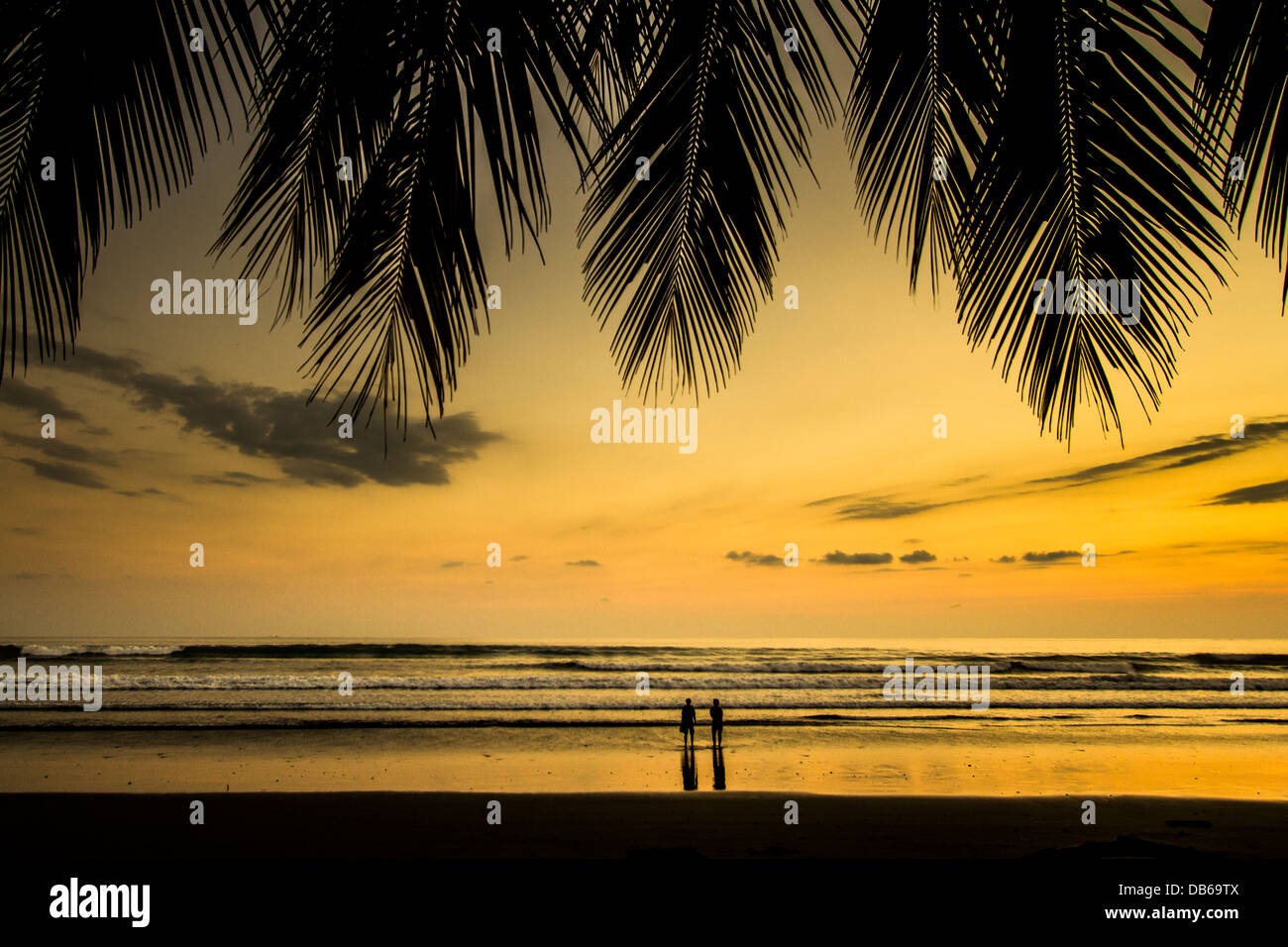 Romantik am strand -Fotos und -Bildmaterial in hoher Auflösung – Alamy