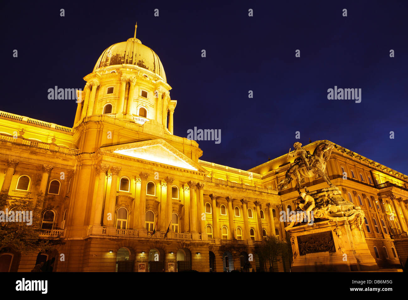 Schlosskomplex budapest -Fotos und -Bildmaterial in hoher Auflösung – Alamy
