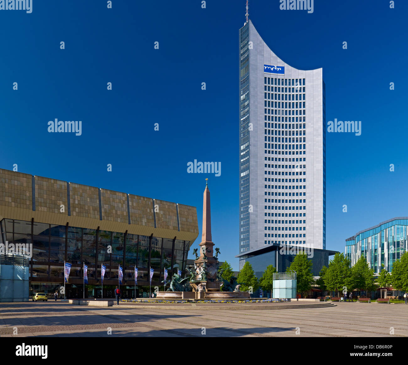 Gewandhaus concert Hall, Mendebrunnen und Cityhochaus-Hochhaus am ...