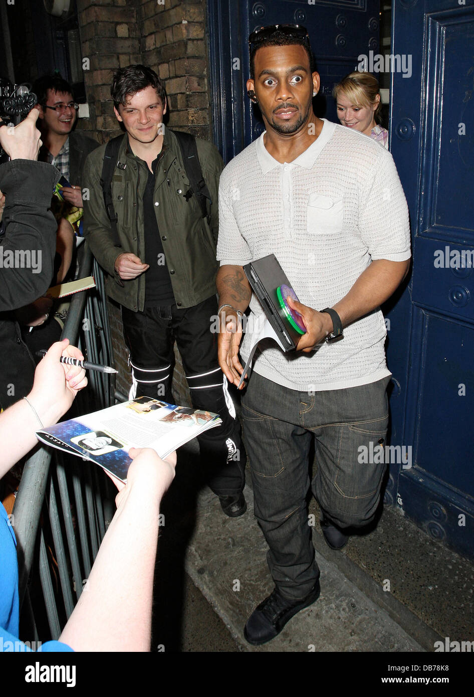 Richard Blackwood und Nigel Harman lassen die Theatre Royal Drury Lane ...