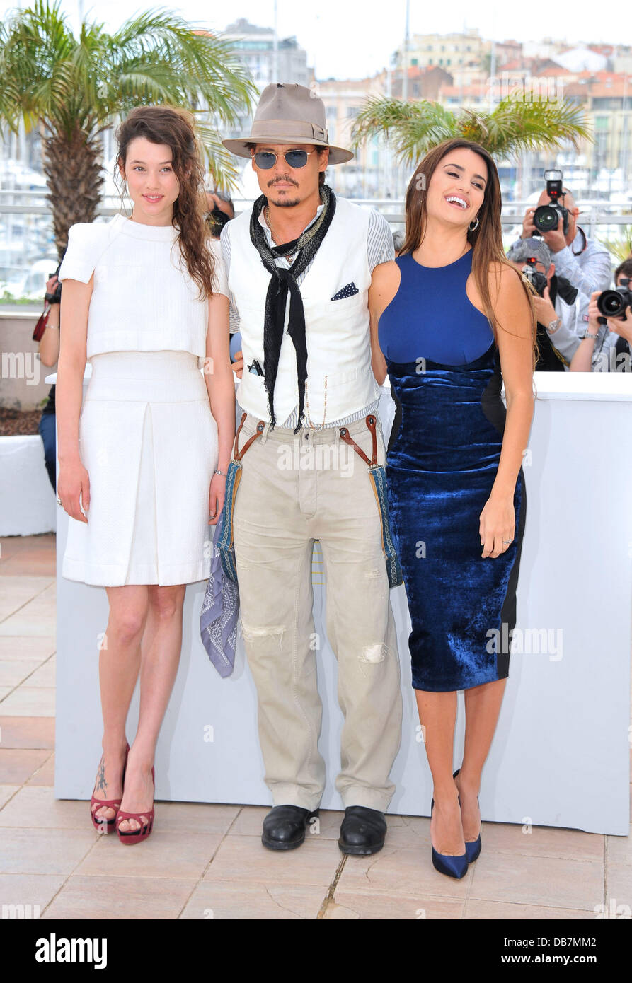 Astrid berges frisbey and johnny depp -Fotos und -Bildmaterial in hoher ...