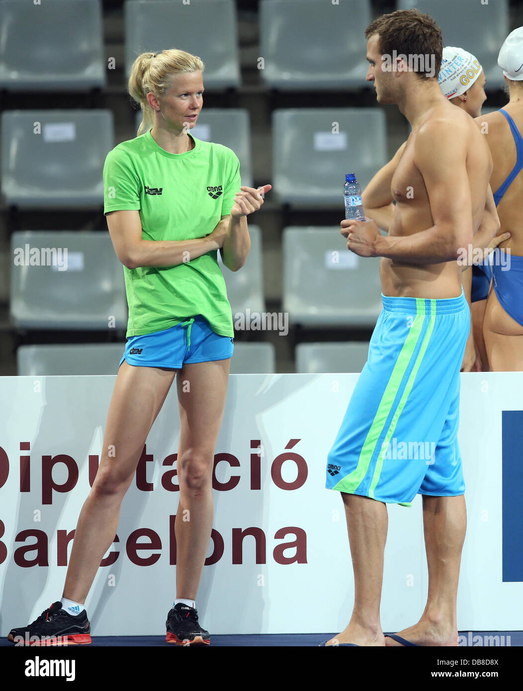 Britta Steffen (L) im Gespräch mit Markus Deibler Deutschlands während ...