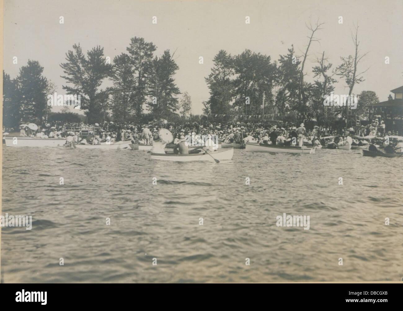 Dieses Bild zeigt eine Szene von einem Regatta-Tag in Kelowna, British ...