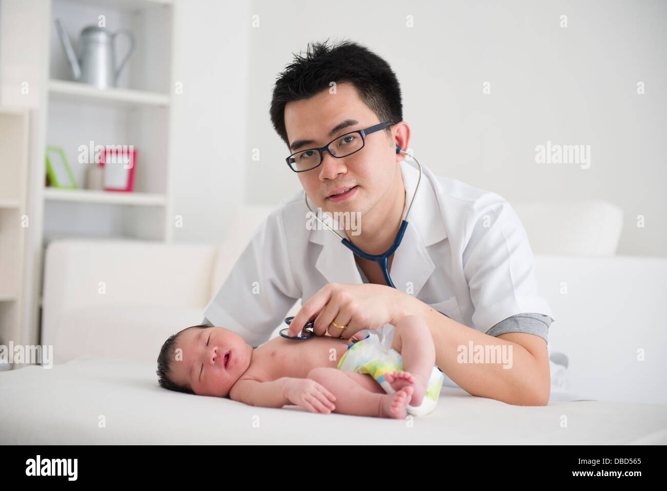 Chinese kid doctor -Fotos und -Bildmaterial in hoher Auflösung – Alamy
