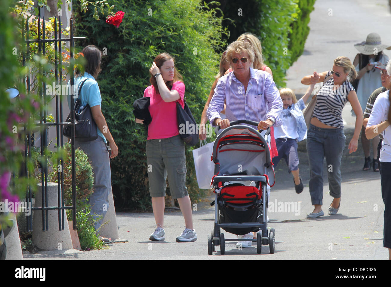 Rod Stewart und seine Frau Penny Lancaster und Sohn Aiden machen Sie ...