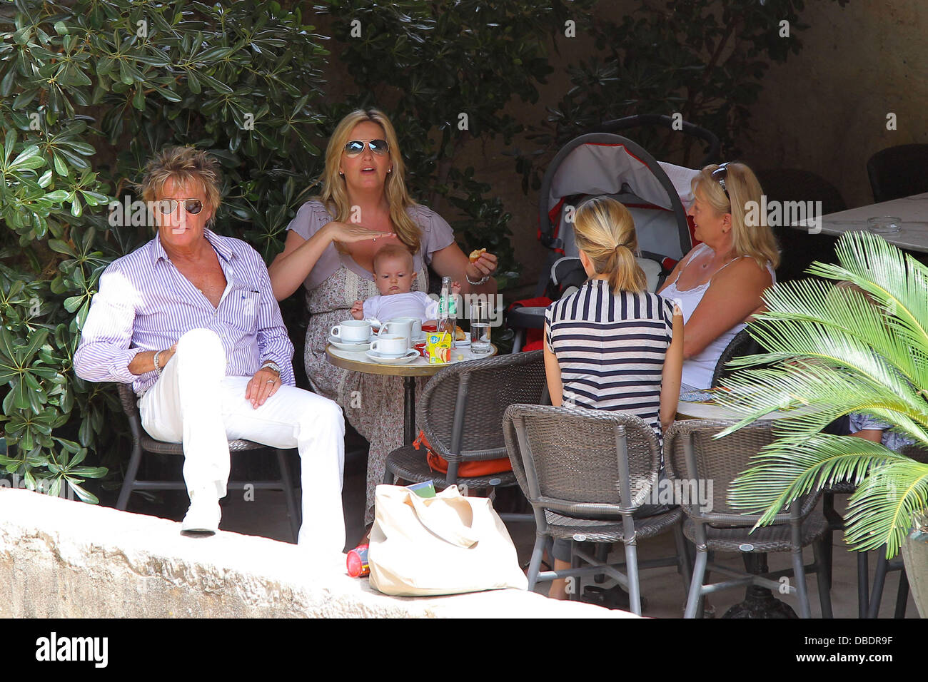 Rod Stewart und seine Frau Penny Lancaster und Sohn Alastair und das ...